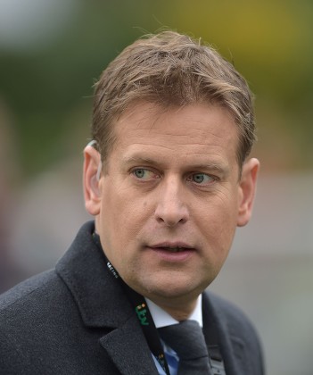 Ed Chamberlin Itv Racing Presenter Sandown Editorial Stock Photo ...