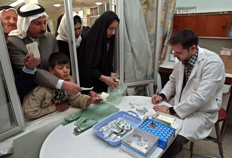Mosul Iraq Doctor Gives Medicines Visitors Editorial Stock Photo ...