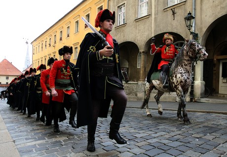 Men Wearing Traditional 17th Century Uniforms Editorial Stock Photo ...