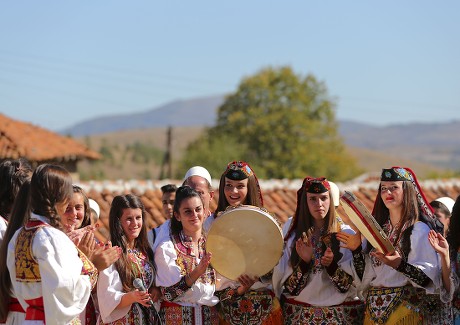 Kosovar Albanians Traditional Costumes Perform Old Editorial Stock ...
