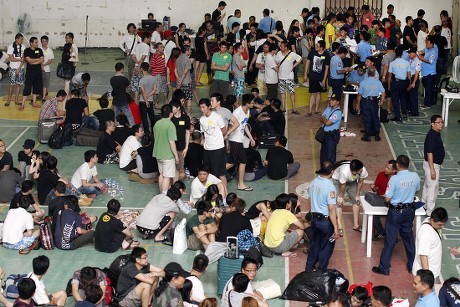 Filipino Policemen Verify Identities Cybercrime Suspects Editorial ...