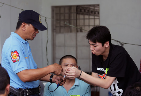 Philippine Police Officer L Puts Plastic Editorial Stock Photo - Stock ...