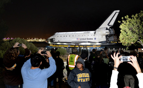 Hundreds Spectators Watch Space Shuttle Endeavour Editorial Stock Photo ...