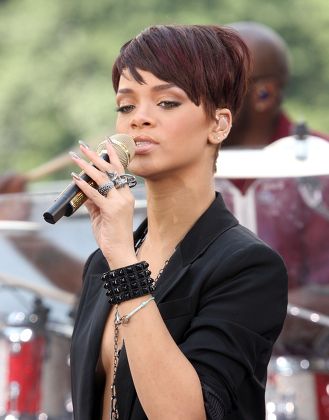 __COUNT__ Rihanna Performing on CBS 'The Early Show', New York, America ...