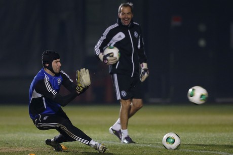 Chelsea Fcs Czech Goalkeeper Petr Cech Editorial Stock Photo - Stock ...