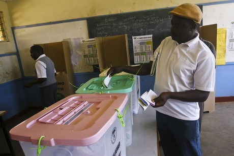 Voter Casts His Ballot Polling Booth Editorial Stock Photo - Stock ...