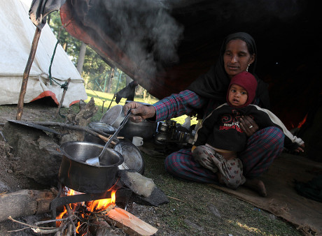 Nomad Woman Prepares Kashmiri Tea Temporary Editorial Stock Photo ...