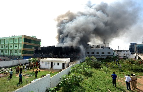Indian Firefighters Tackle Major Fire Berger Editorial Stock Photo ...