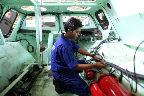 Indonesian Workers Assemble Anoa Armored Personnel Editorial Stock ...