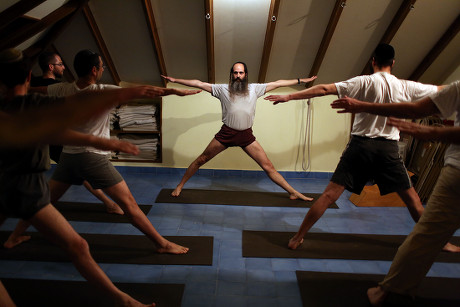 Mideast Israel Ultra Orthodox Jewish Yoga - Apr 2013 Stock Pictures ...