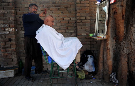 Pakistani Barber Shaves Customers Head Roadside Editorial Stock Photo ...