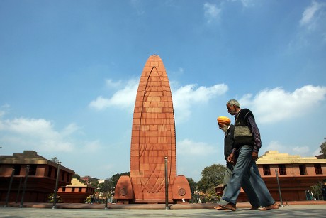 People Walk Near Martyrs Memorial Jallianwala Editorial Stock Photo ...
