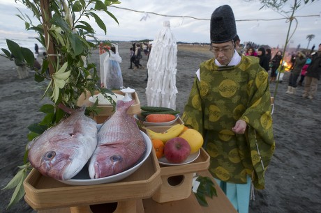 Japanese Shinto Priest Puts Red Snapper Editorial Stock Photo - Stock ...