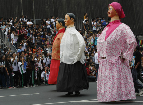 Filipinos Watch Dancing Higantes Giant Puppets Editorial Stock Photo ...