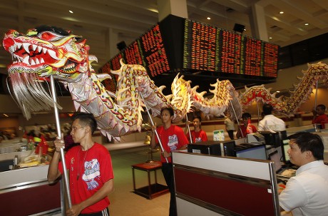 Filipino Dance Group Perform Dragon Dance Editorial Stock Photo - Stock ...