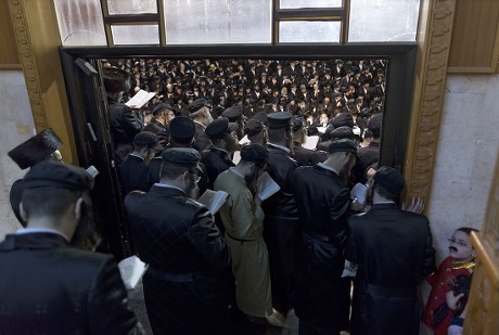 Jewish Yeshiva Seminary Jerusalem Hundreds Devotees Editorial Stock ...