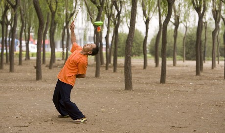 Man Juggles His Singleheaded Diabolo Park Editorial Stock Photo - Stock ...