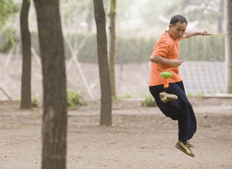Man Juggles His Singleheaded Diabolo Park Editorial Stock Photo - Stock ...