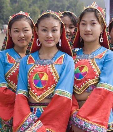Young Jinuo Women Wear Traditional Clothes Editorial Stock Photo ...