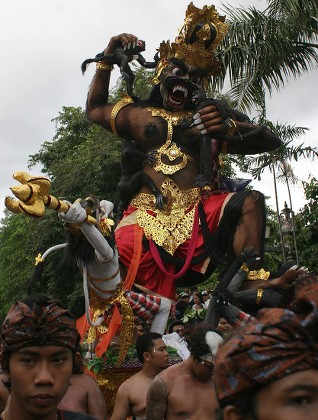 Balinese Hindus Carry Giant Effigies Symbolizing Editorial Stock Photo ...