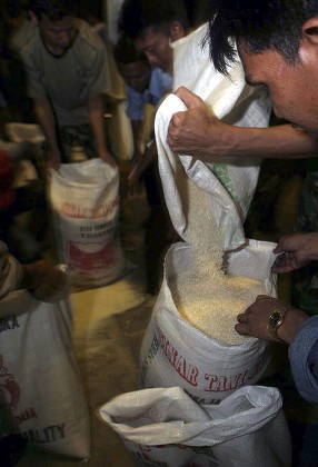 Rice Being Distributed Earthquakesunamis Victims Refugee Editorial ...