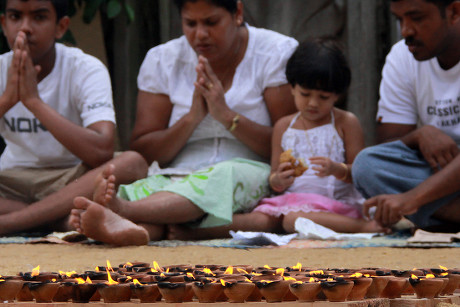 Sri Lankan Devotees Gather Temples Seek Editorial Stock Photo - Stock ...