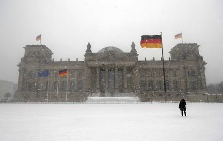Snowfall in Berlin, Germany - 11 Jan 2017 Stock Pictures, Editorial ...