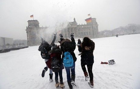 Snowfall in Berlin, Germany - 11 Jan 2017 Stock Pictures, Editorial ...