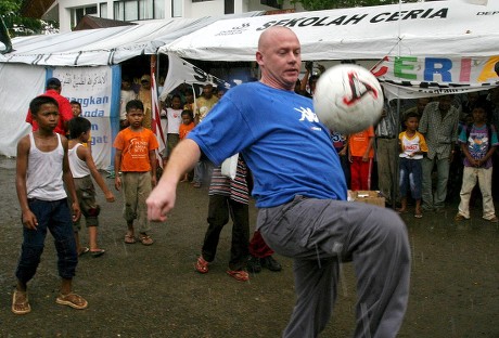 Former Arsenal Player Perry Groves Demonstrates Editorial Stock Photo ...