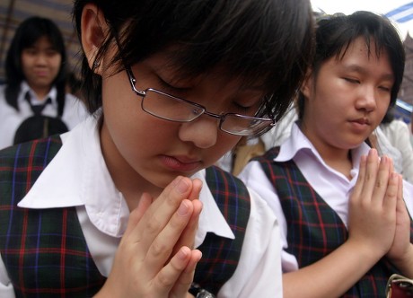 Indonesian Students Pray Togather Tsunami Victims Editorial Stock Photo ...