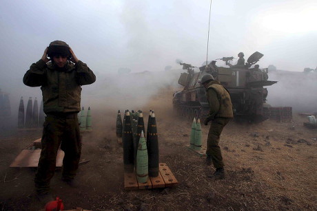 Israeli Soldiers Fire 155mm Shell On Editorial Stock Photo - Stock ...