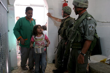 13 Families of poor soldiers Stock Pictures, Editorial Images and Stock ...