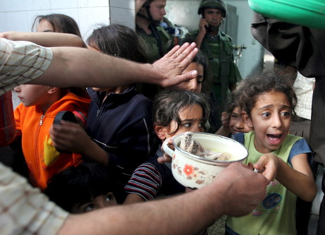 13 Families of poor soldiers Stock Pictures, Editorial Images and Stock ...