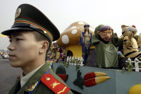Parade Float Carries Hunchback Notre Dame Editorial Stock Photo - Stock ...