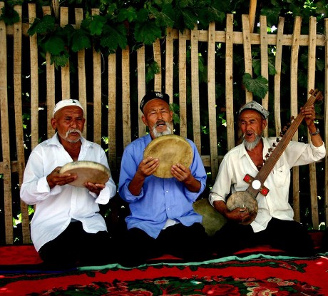 Musicians Play Dolan Maqam Family Gathering Editorial Stock Photo ...