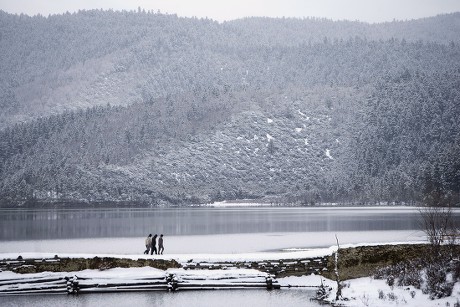 Visitors Shudu Lake Three Rivers Nature Editorial Stock Photo - Stock ...