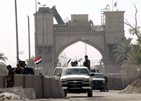 Iraqi Soldiers Stand Guard Front Basra Editorial Stock Photo - Stock ...