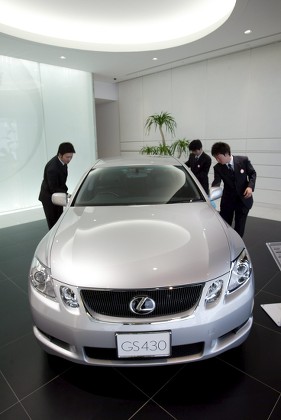 Japanese Businessmen Observe Toyotas Lexus Gs430 Editorial Stock Photo ...