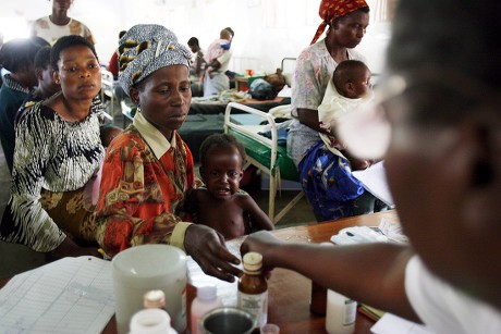 Malawi Hunger - Oct 2005 Stock Pictures, Editorial Images and Stock ...