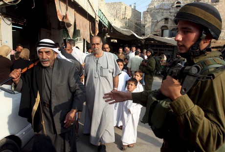 Israeli Soldier Patrols Market Hebrons Old Editorial Stock Photo ...