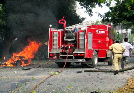 Pakistan Bomb Blast Karachi - May 2004 Stock Pictures, Editorial Images ...