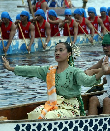 Filipino Dancer Wearing Local Costumes Performs Editorial Stock Photo ...