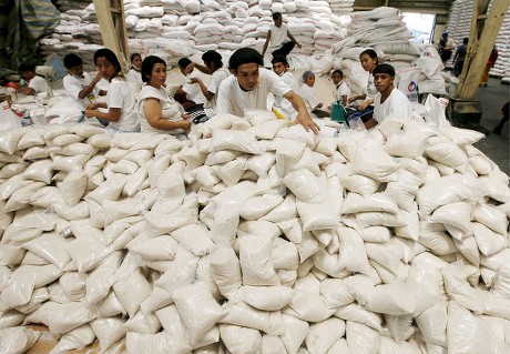 Filipino Workers Repack Sacks Governmentcontrolled Rice Editorial Stock ...