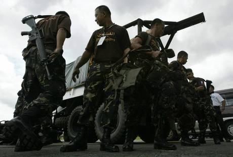 Filipino Soldiers Load Their Rifles Before Editorial Stock Photo ...