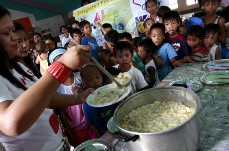 FILIPINO CHILDREN QUEUED DURING FEEDING PROGRAM Editorial Stock Photo ...