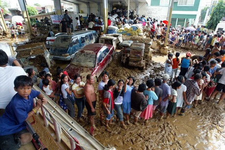 Filipino Villagers Queue Food Relief Devastated Editorial Stock Photo ...