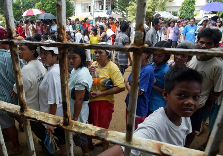 Filipino Villagers Queue Food Relief Devastated Editorial Stock Photo ...