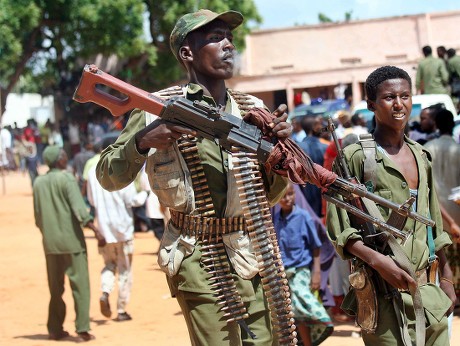 12 Soldiers carry machine guns Stock Pictures, Editorial Images and ...