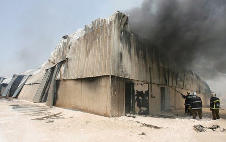 6 Fire fighters battle warehouse fire Stock Pictures, Editorial Images ...