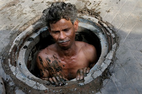 Manhole Worker Ramesh Sahu Tries Enter Editorial Stock Photo - Stock ...